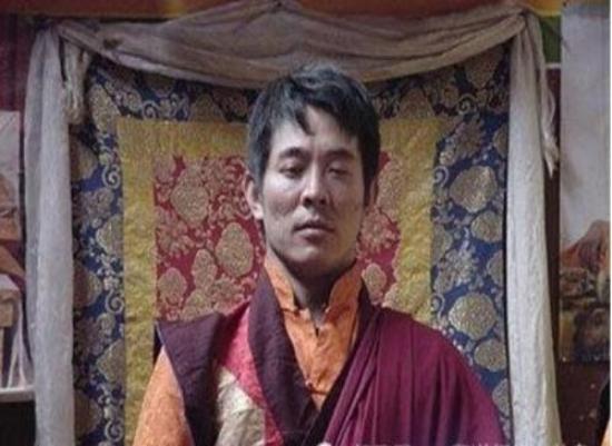 There are only two nine-eyed dzi beads left in the world. Jet Li spent ...