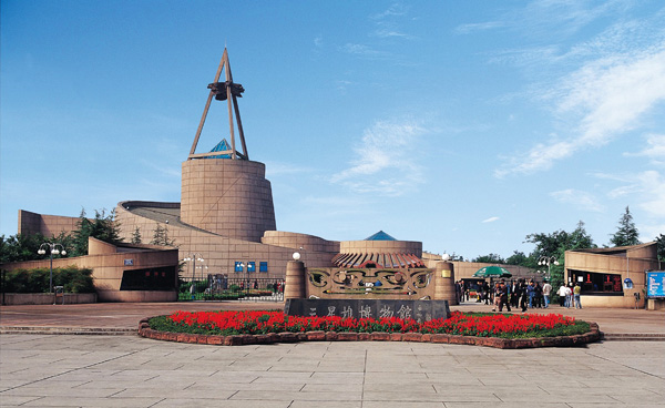 Are the bronze trees in Sanxingdui Jianmu? The records in "Shanhaijing ...