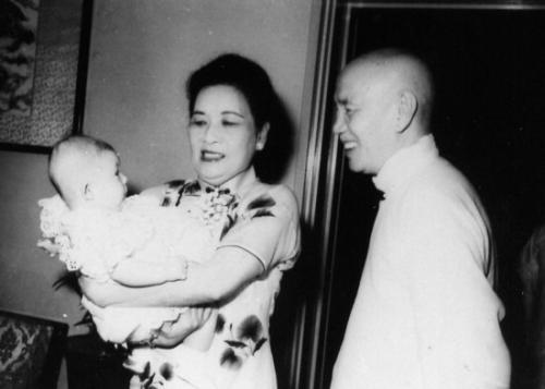 What secret is hidden in Jiang Weiguo's life experience?After Chiang ...