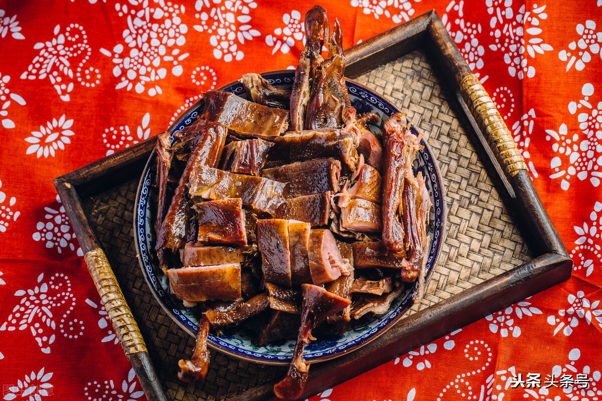 Which Hunan sauce duck or Beijing roast duck makes you linger, and you ...