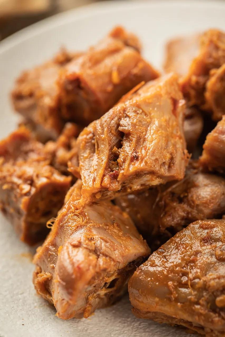 The best place for duck necks is in the Wuhan people's braised pot - iNEWS