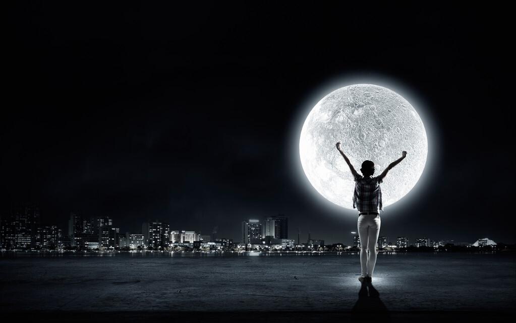 "Shi Shuo" has a moonlight waiting - iNEWS