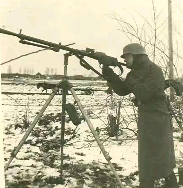 The strongest "MG13" general-purpose machine gun of the same period ...