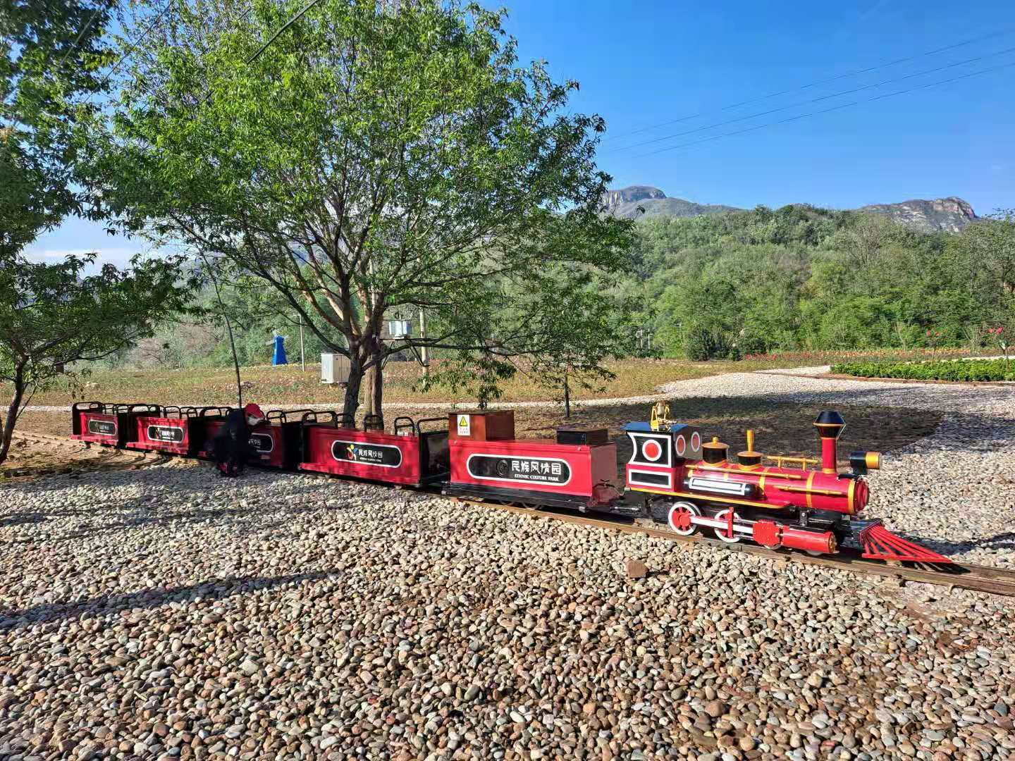 Scenic Railroad Sightseeing Train - iNEWS