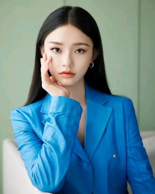 Gossip breaking news: Li Ruotong, Lei Jiayin, Luo Yunxi, Yang Mi, Zhang ...