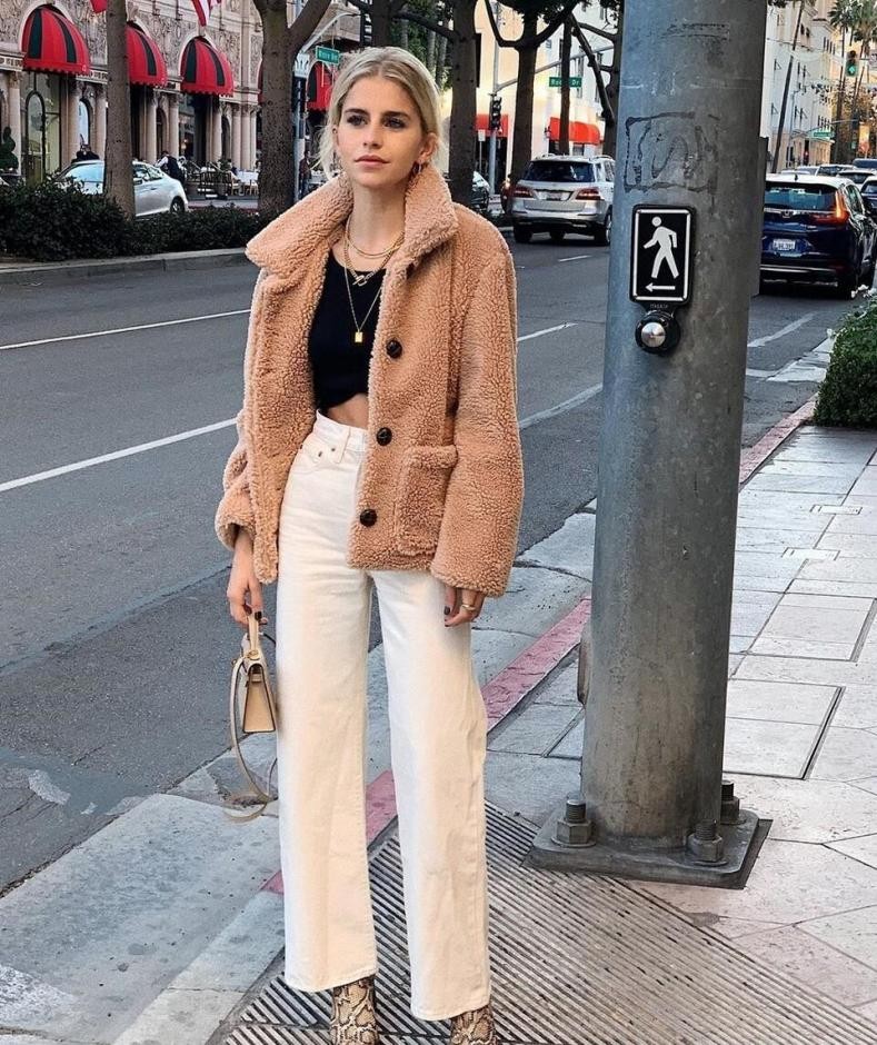 What is cute and warm to wear in winter?A fluffy lamb velvet coat is ...