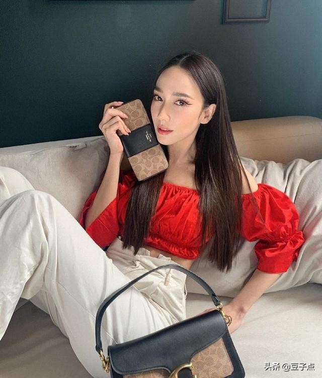 泰星Kim送Aump禮物被誇贊，Aump和男友遭遇陌生粉絲瘋狂私信 - 資訊咖