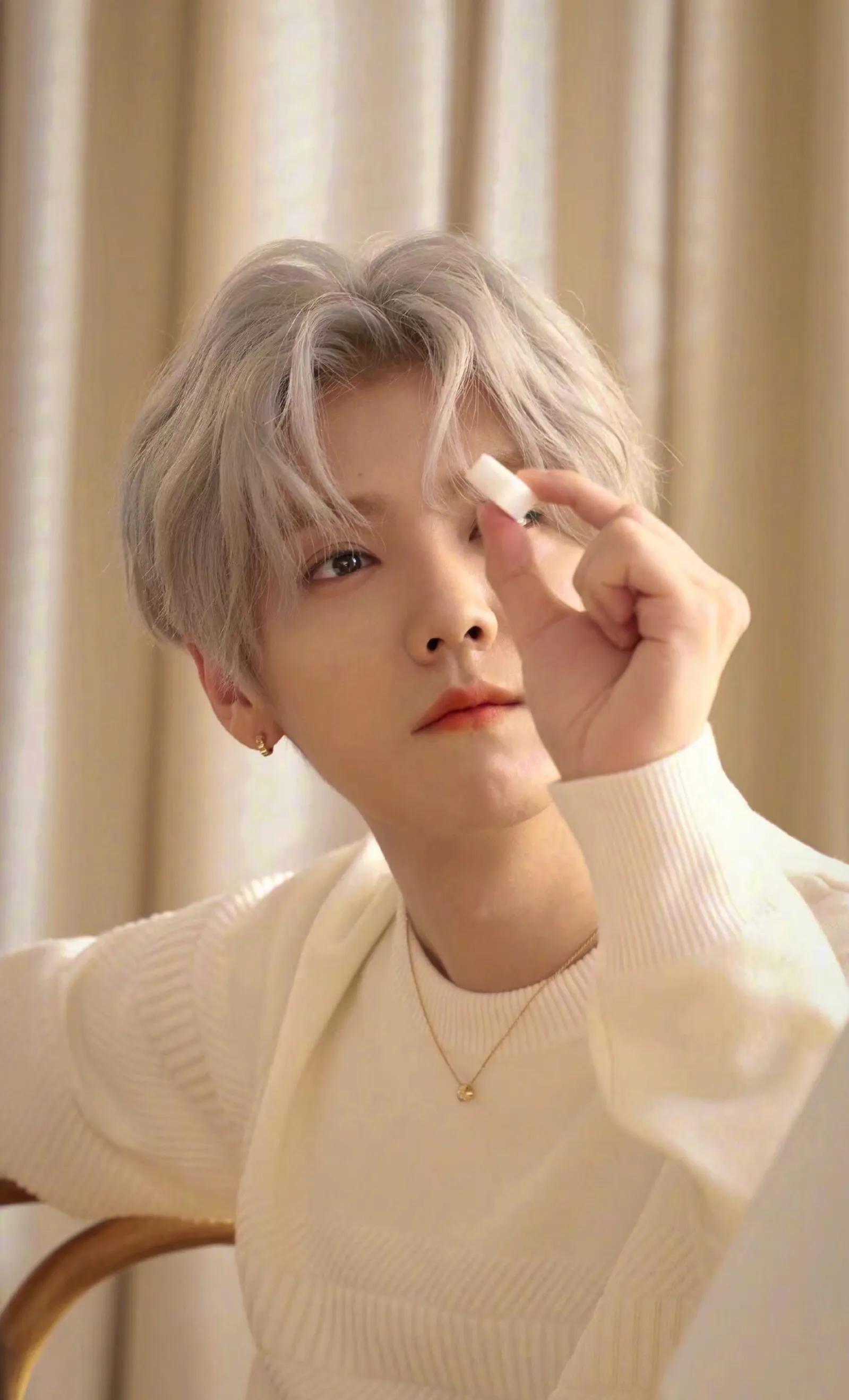 Lu Han, Guan Xiaotong, good things are coming soon?Back to Beijing in ...