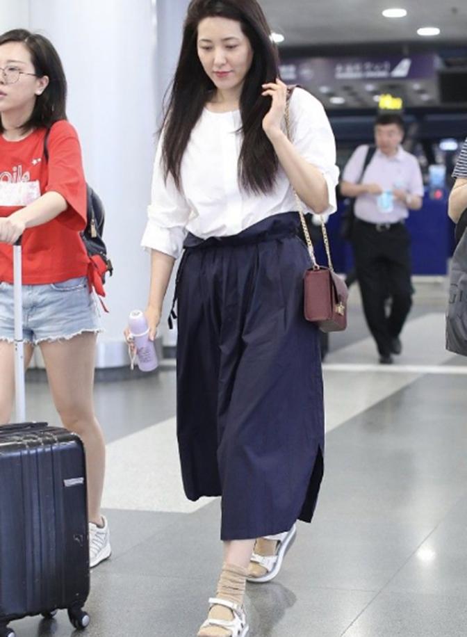 Zeng Li is worthy of being a Chinese opera school girl. The 44-year-old ...