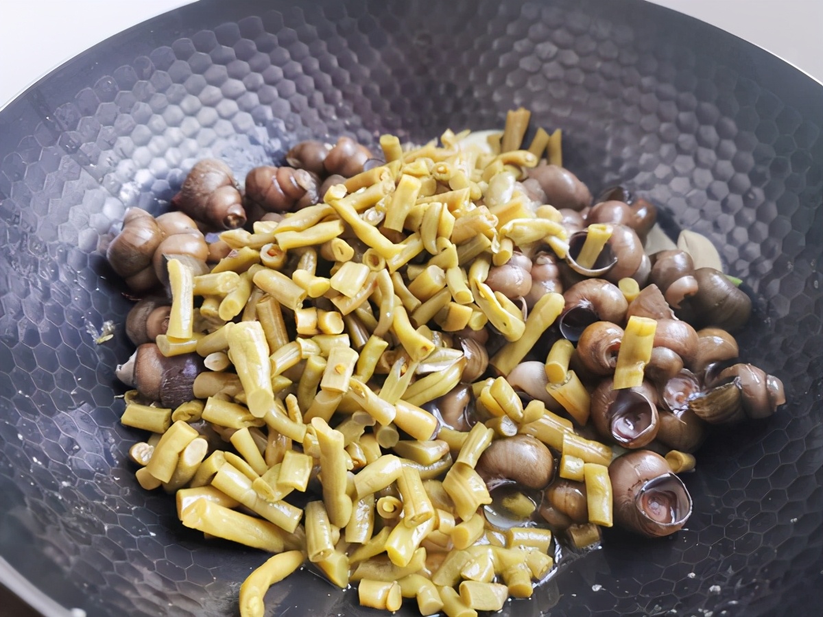 The must-order fried escargot with capers, spicy and refreshing, paired ...