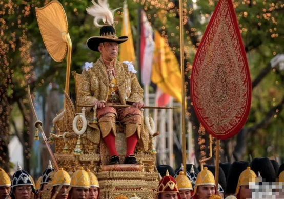 "The most absurd King of Thailand" Rama X: Appointed a dog to be an air ...