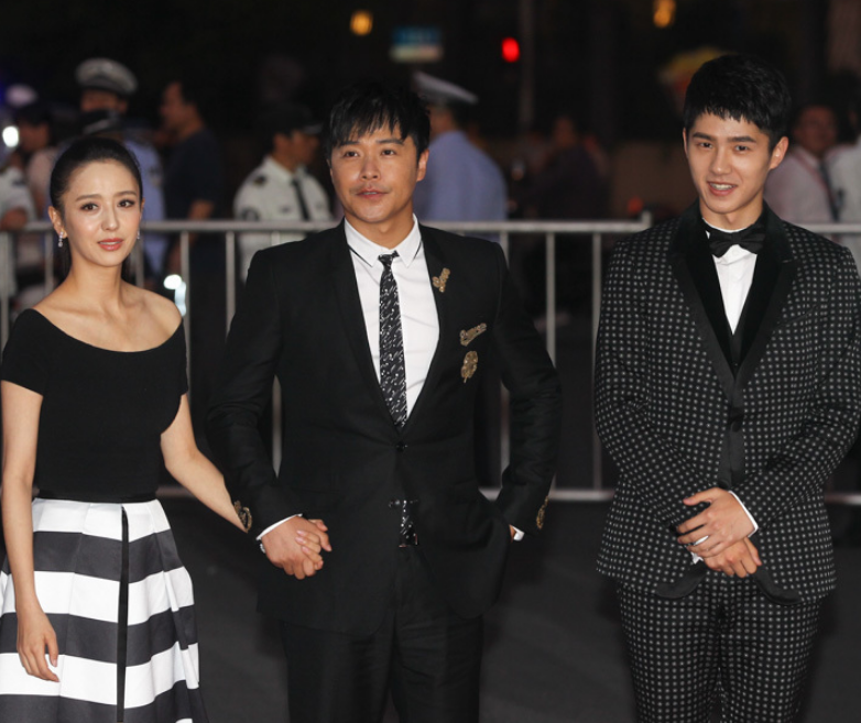 Fans of Liu Haoran tear up Chen Sicheng and look back on Chen Sicheng's history. They are least ...