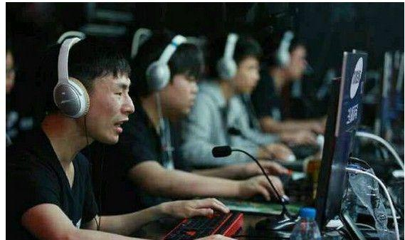 DOTA memoirs, Medusa, that year's ZSMJ, began with the Holy Sword and ended with the Holy Sword ...