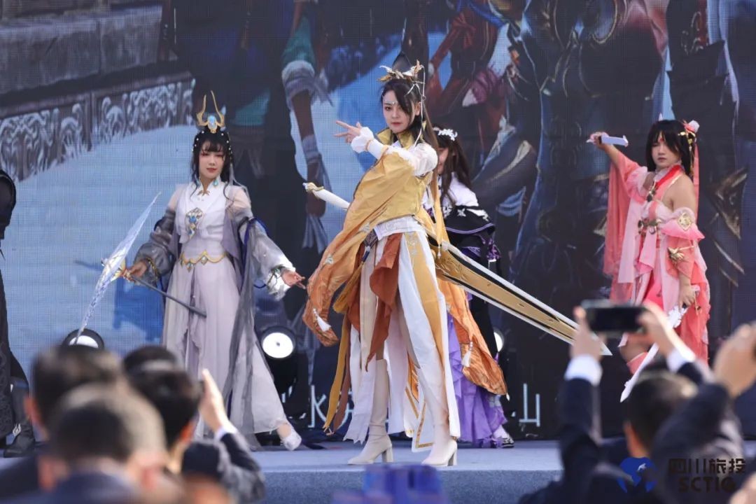 Visible and tangible "Light of Guoman" landed in Chengdu, creating a ...