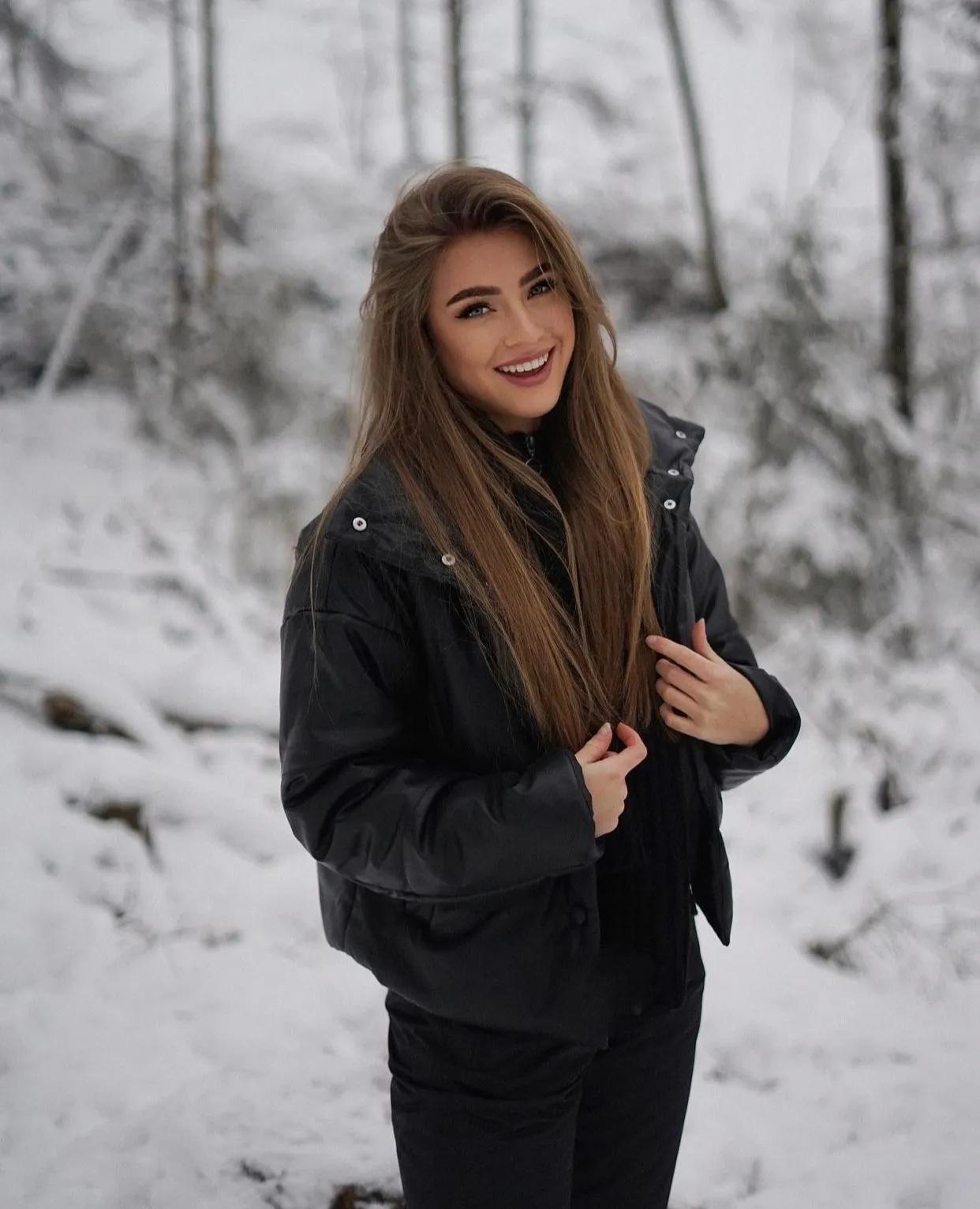Young and beautiful German model - iNEWS