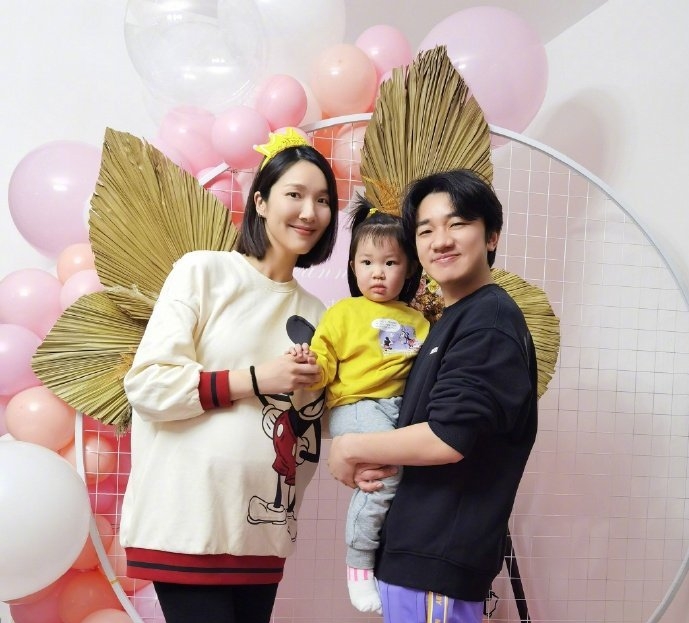 Wang Zulan posts, Li Yanan successfully gave birth to a second sister ...