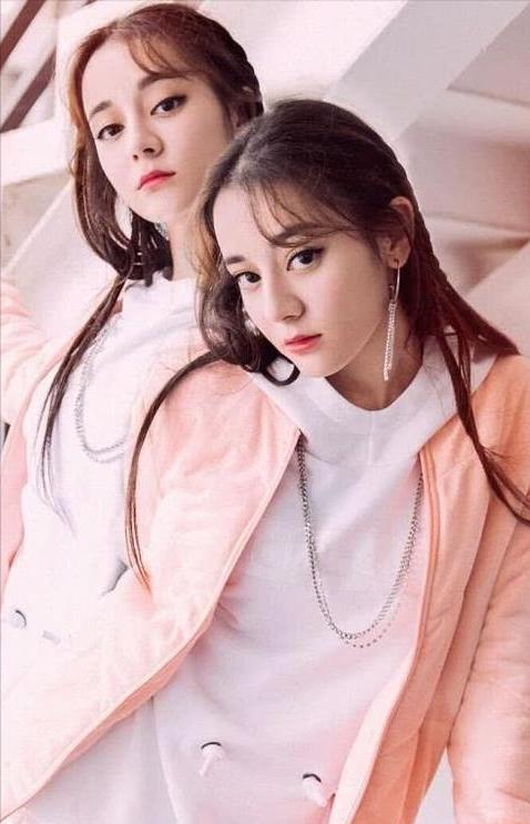 Title: Dilraba's childhood photos flow out!Surprise fans!It really is a ...