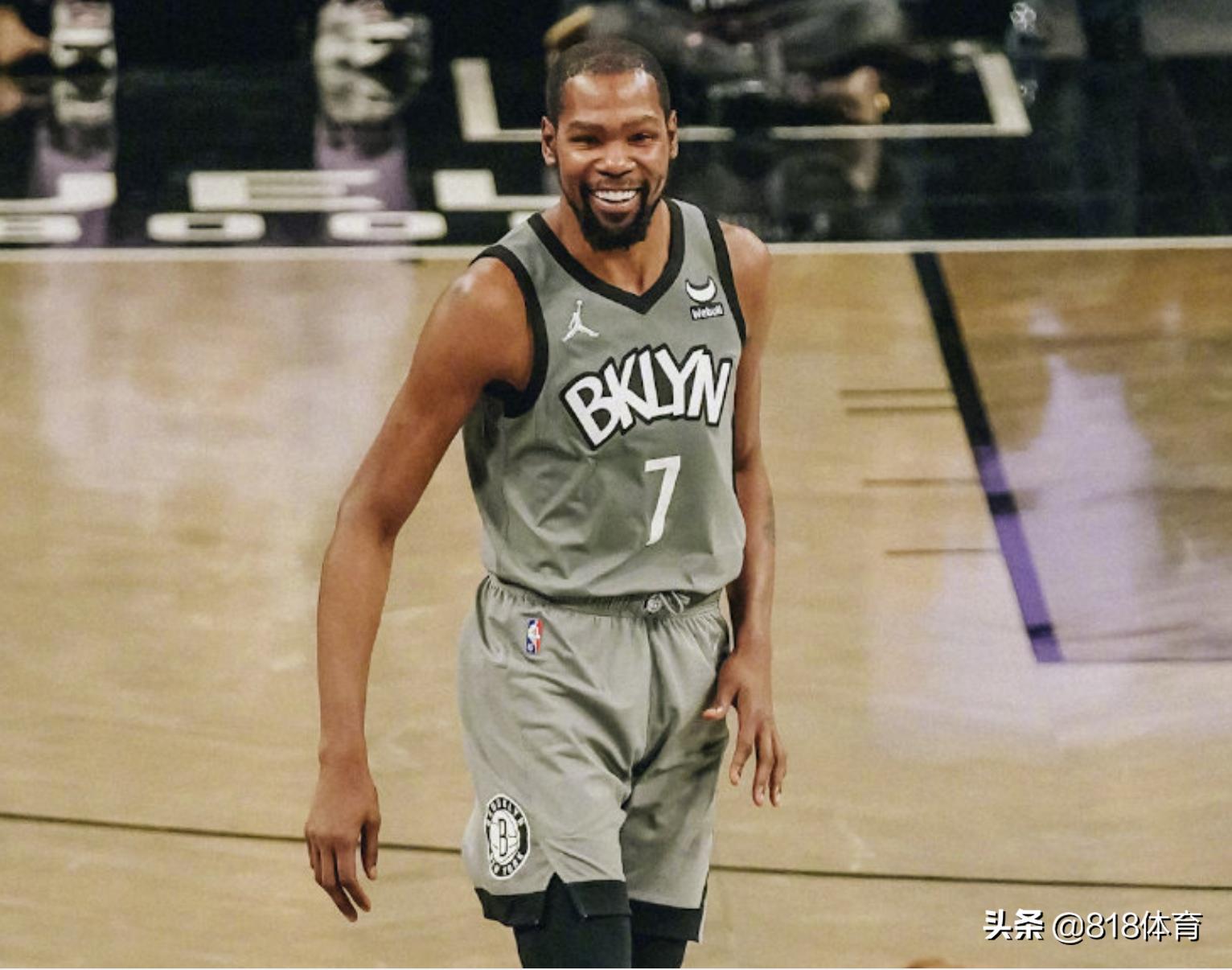 This damn temperament! Durant bowed his head to pick his nose after the ...