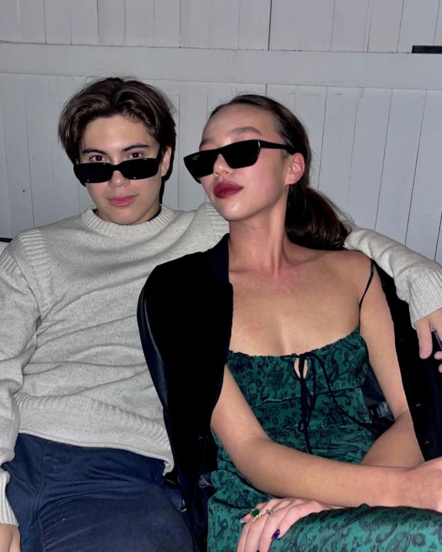 Wendi Deng's 17-year-old daughter is suspected of being in love, and ...