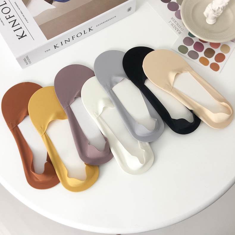 How many men flock to black stockings - iNEWS