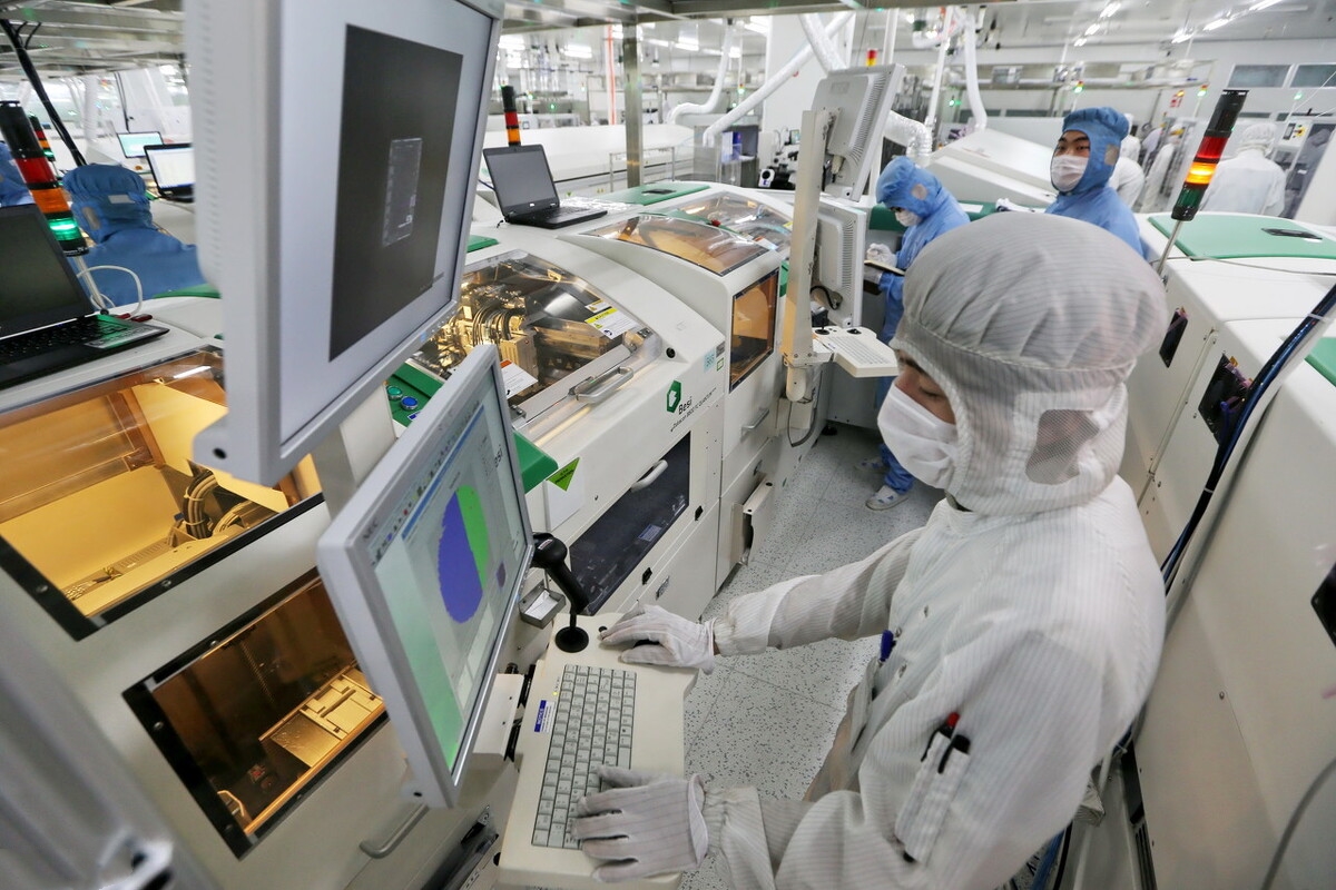 ASML: Send them drawings, can't make them?Chinese enterprises release 28nm lithography machine ...