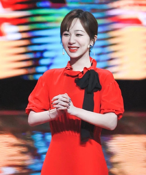 Yang Zi, who is wearing different styles of red dress, is really a ...