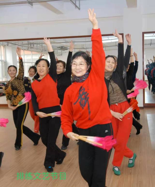 "Lin Xiuhua" retires without rest, the sunset is red, selfless ...