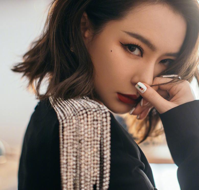 Qi Wei has short hair and finishing work photos, and the royal sister ...
