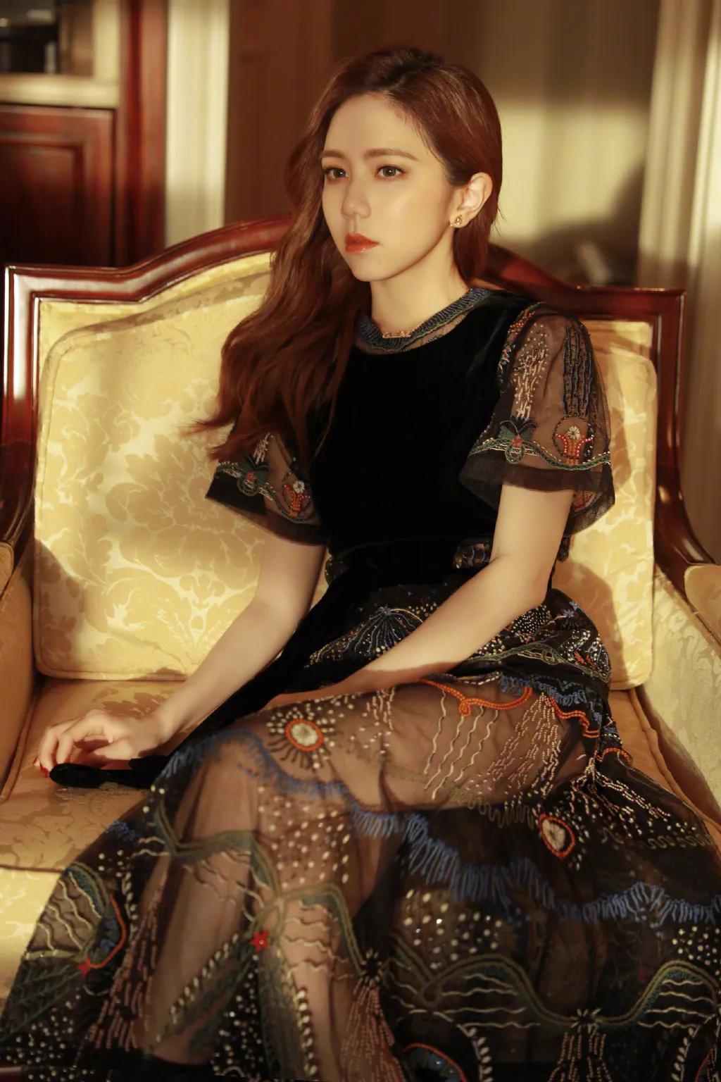 Wallpaper: Deng Ziqi - iMedia