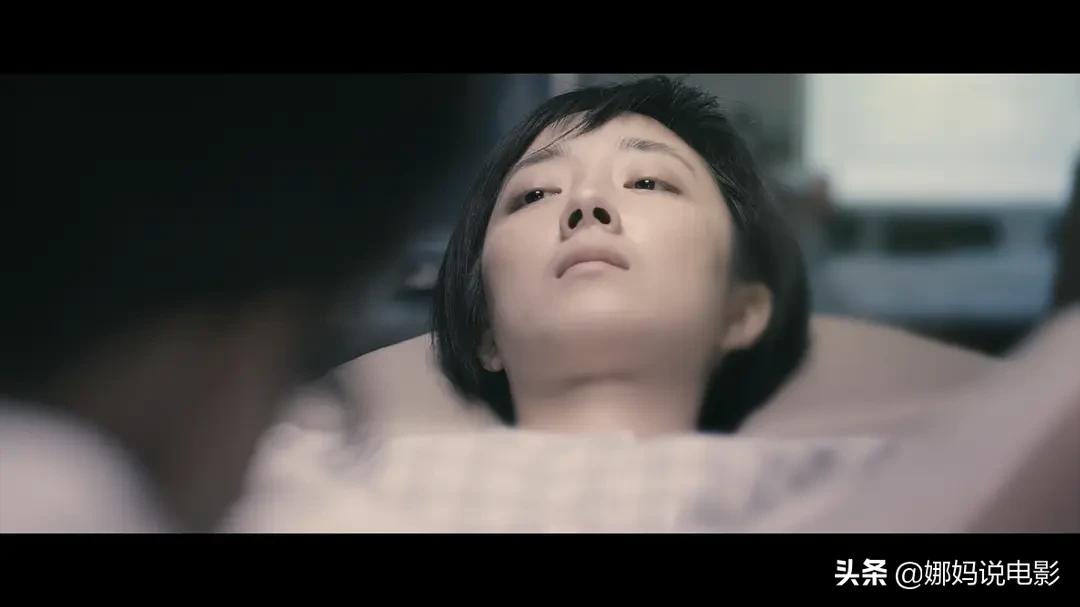 Christmas Rose: The girl was hurt by her stepfather, and her mother was peeking through the door ...