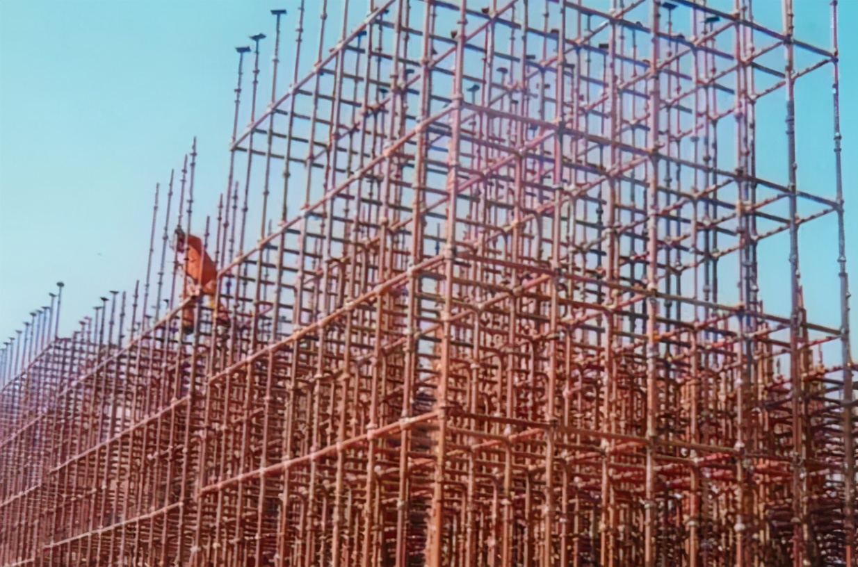 How did the bowl buckle scaffolding go from being a leader in the ...