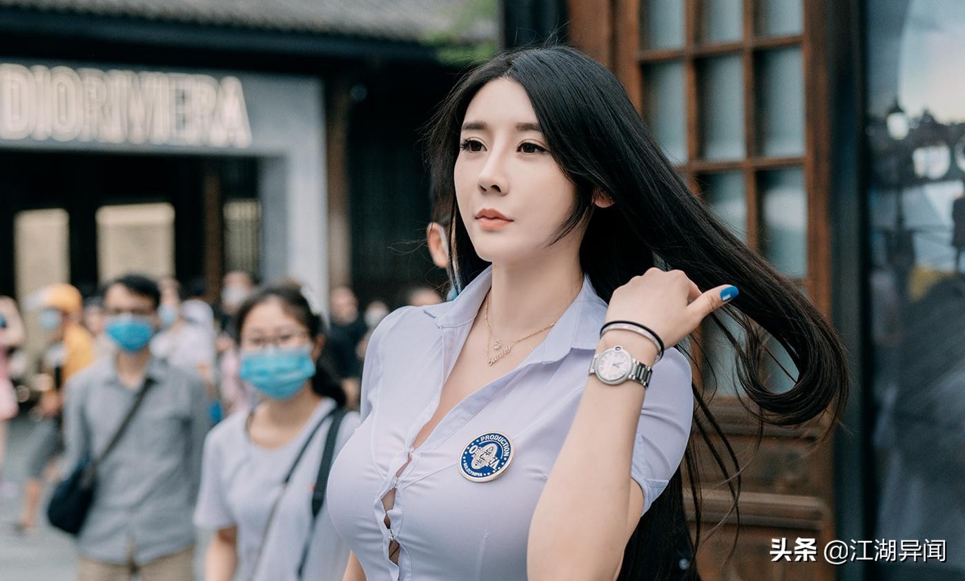 In 1995, the goddess Liu Taiyang, with a protruding figure and an ...