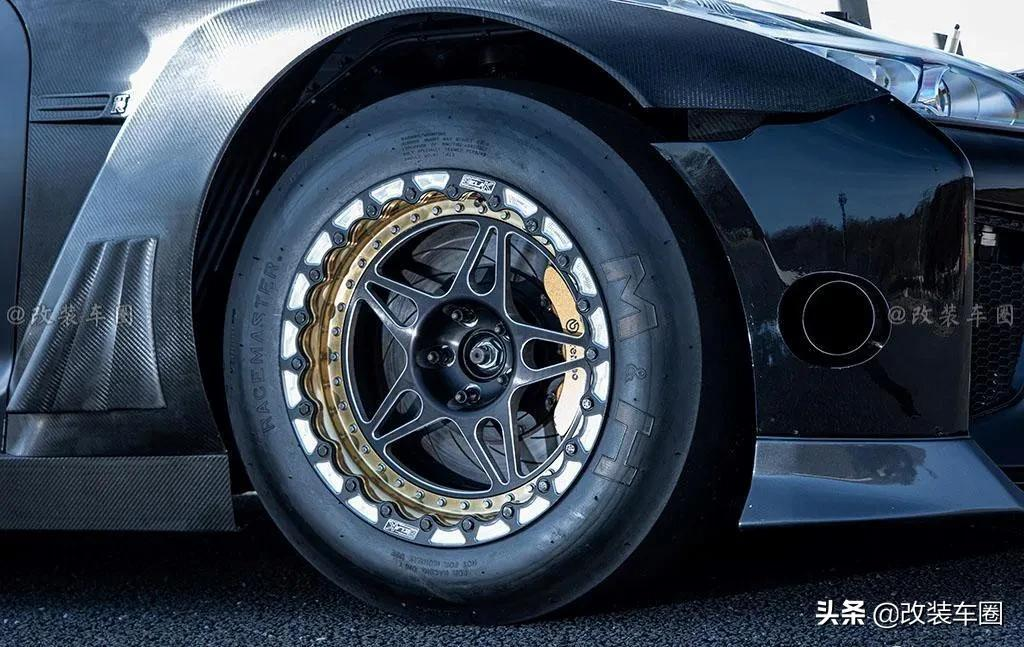 帶減速傘擁有兩千匹馬力的GTR 04直線加速賽7秒內！這才是改裝 - 頭條匯