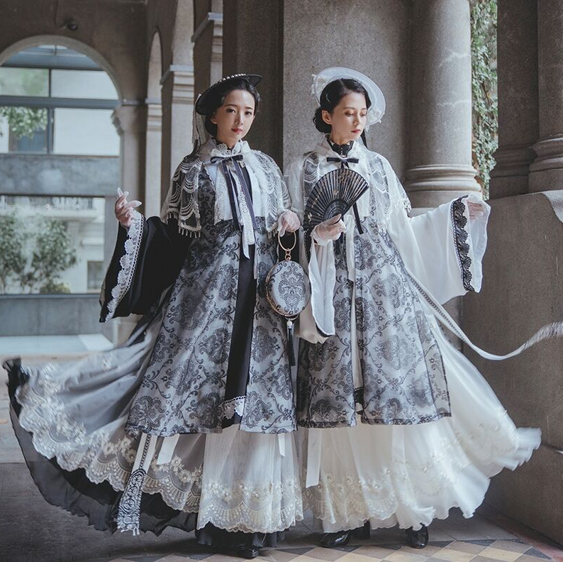 The "combination of Chinese and Western" in the Hanfu, when the western ...