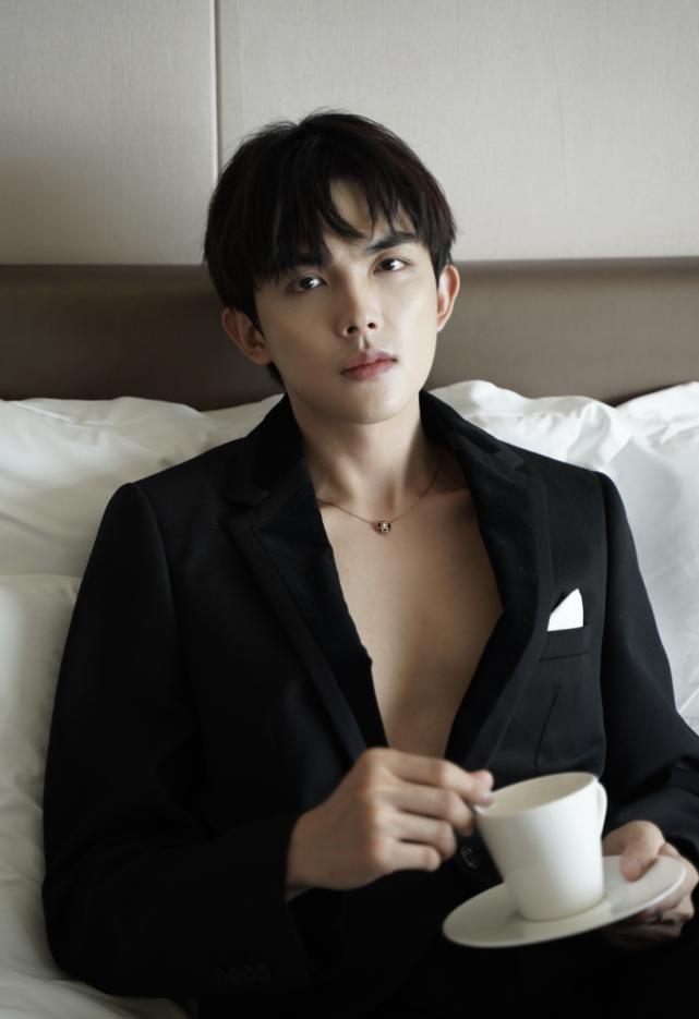 Who is Li Bingxi after 95?Debut with her 8-year-old girlfriend Zhang ...