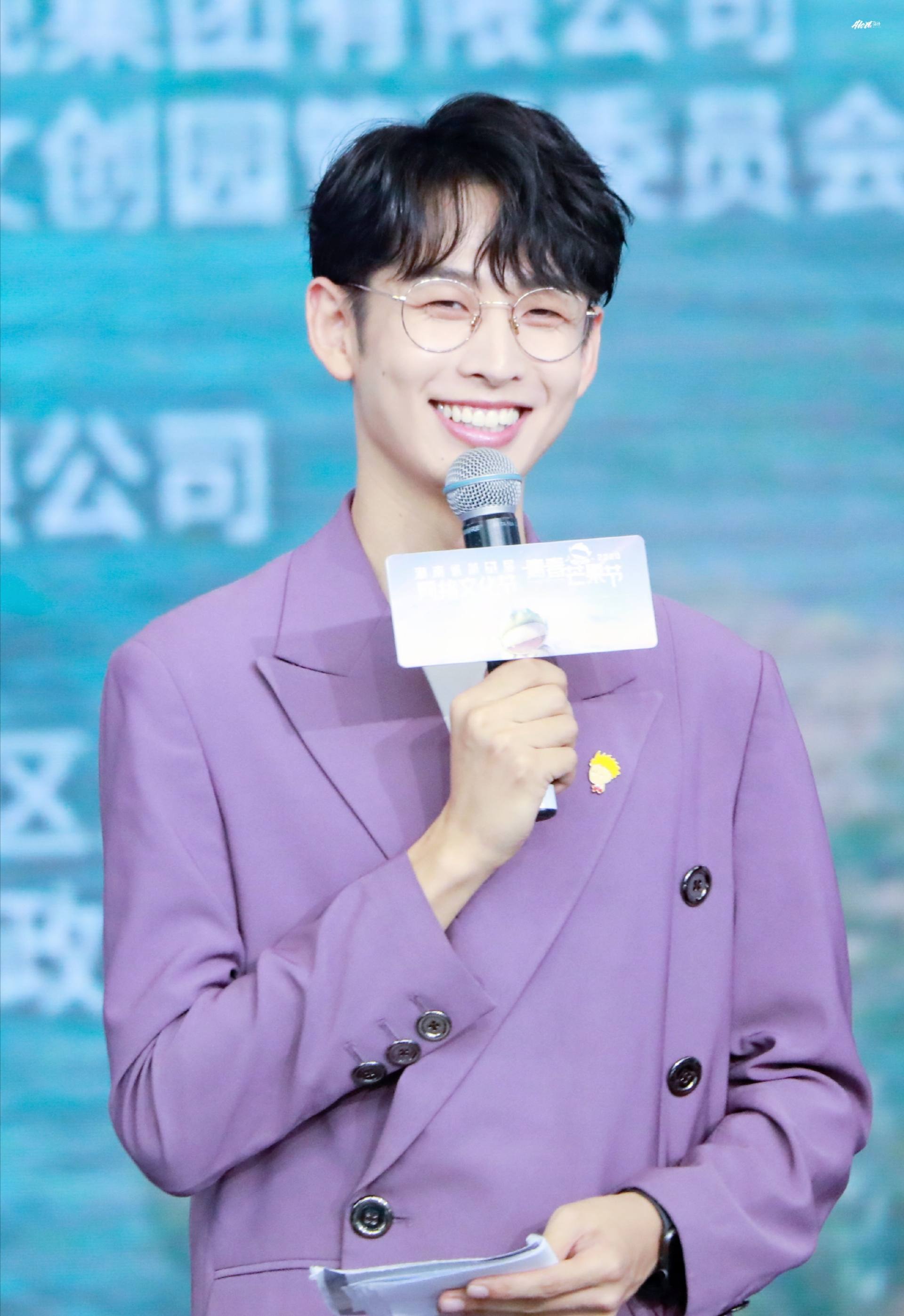 Joining in a variety of hot variety shows, large-scale events show a ...