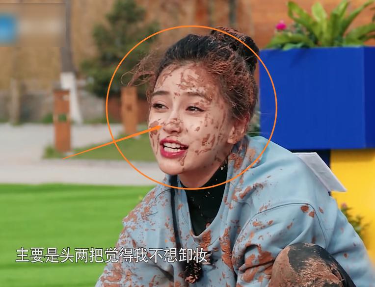 Song Yuqi hit her face with a pillow and watched the changes in her ...