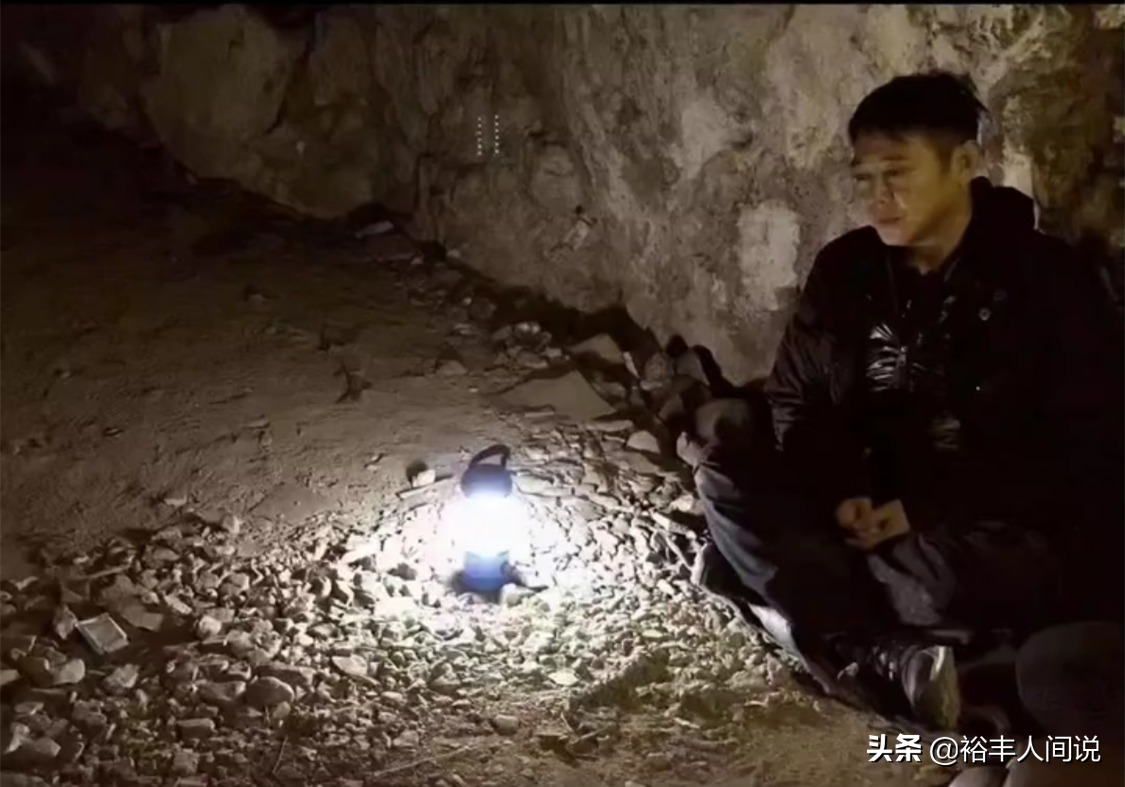 Jet Li appeared in Wutai Mountain to pray for blessings, sitting cross ...