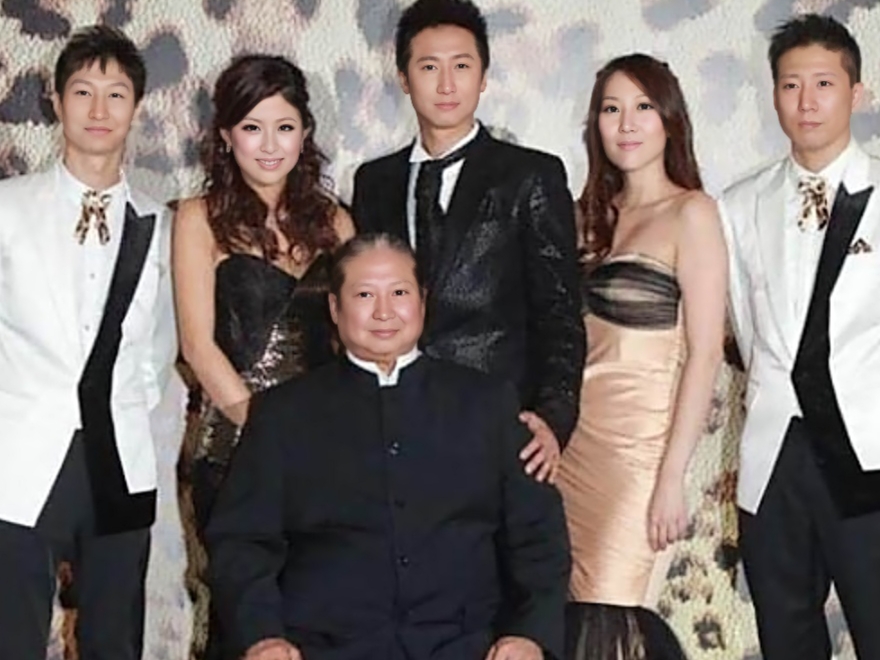 Abandoning his original wife to marry a Hong Kong sister, and now ...