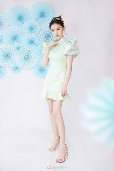 Lin yun beautiful legs pictures - iNEWS