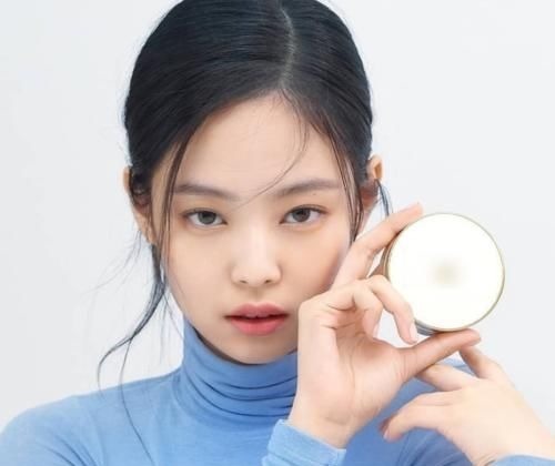 After Lisa's hairline crisis, Jennie also became "bald". The new ...