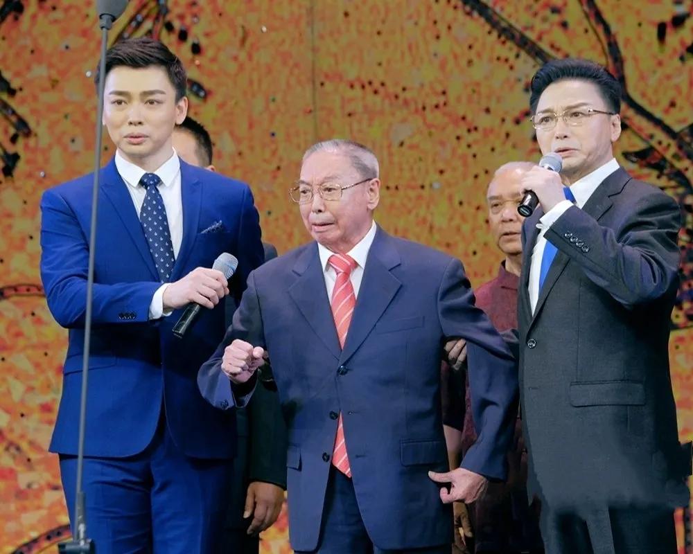 The Peking Opera master Tan Fuying fell well in Tianjin, and many years ...
