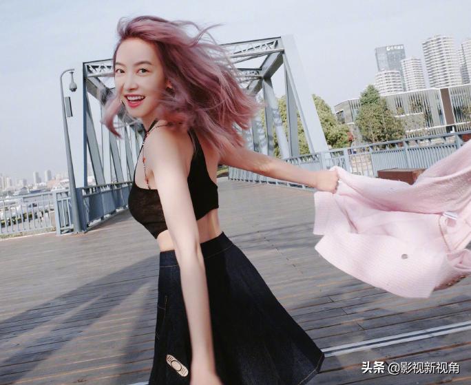 Song Qian's "Pink Hair" blockbuster was exposed, wearing a cool and ...