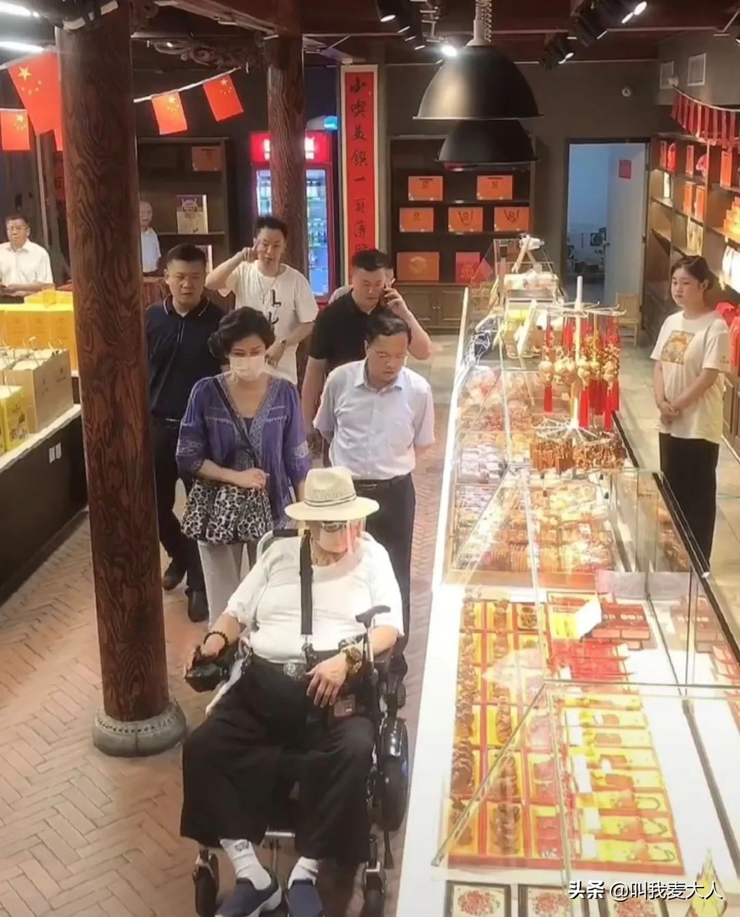 69-year-old Sammo Hung walked around the ancient town in a wheelchair ...