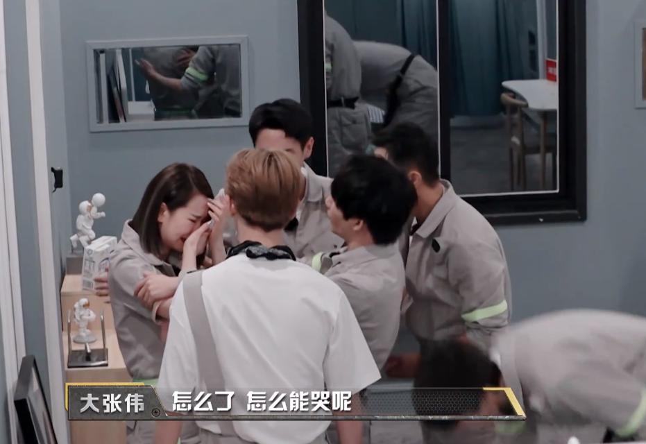 In "Jingqi Quest Night", Qi Wei was so scared that she covered her face ...