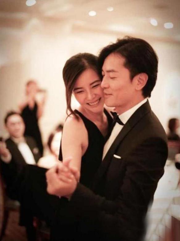 Ekin Cheng and his wife rarely show up. He wears fitness clothes like a ...