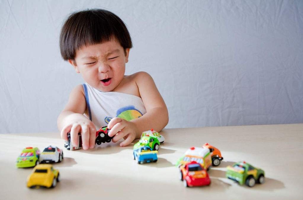 Babies like to snatch other people's toys. Is it domineering and ...