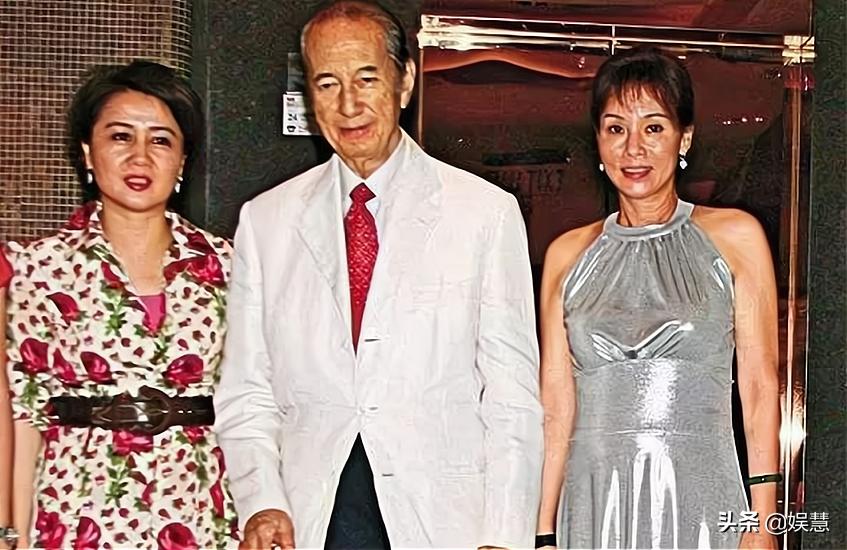 Auntie Chen Wanzhen and Anqi Liang made a rare appearance in Shanghai ...