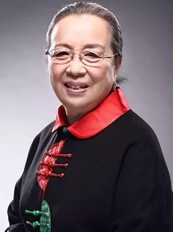 Do you still remember Mother Rong in "Han Zhu Ge Ge"?It's a flower for ...