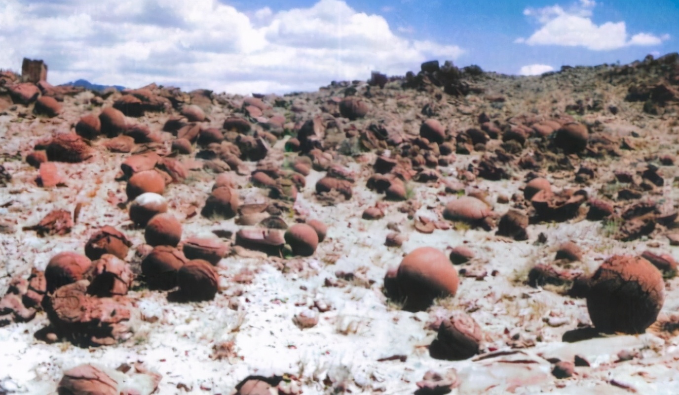 Mysterious stone ball discovered in Xinjiang - iNEWS